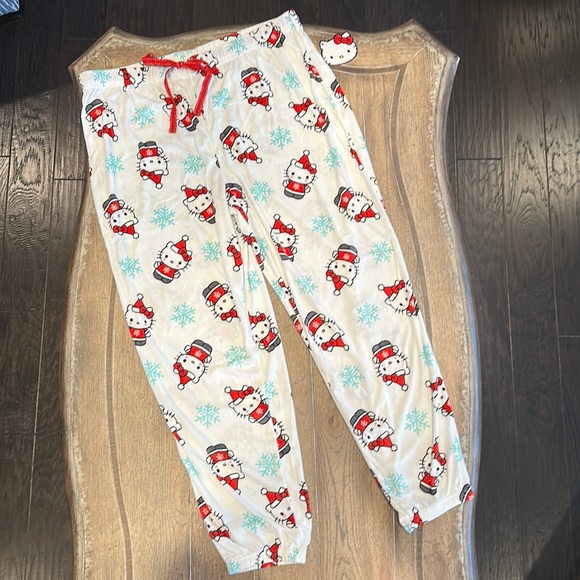 Hello Kitty | Intimates & Sleepwear | Nwt Hello Kitty Snowflake Pajama ...